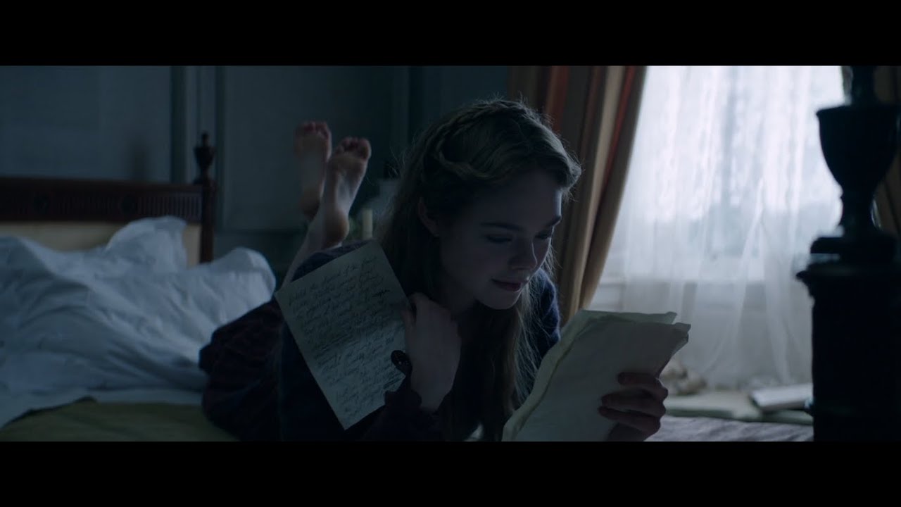 Elle Fanning (The Pose) - YouTube
