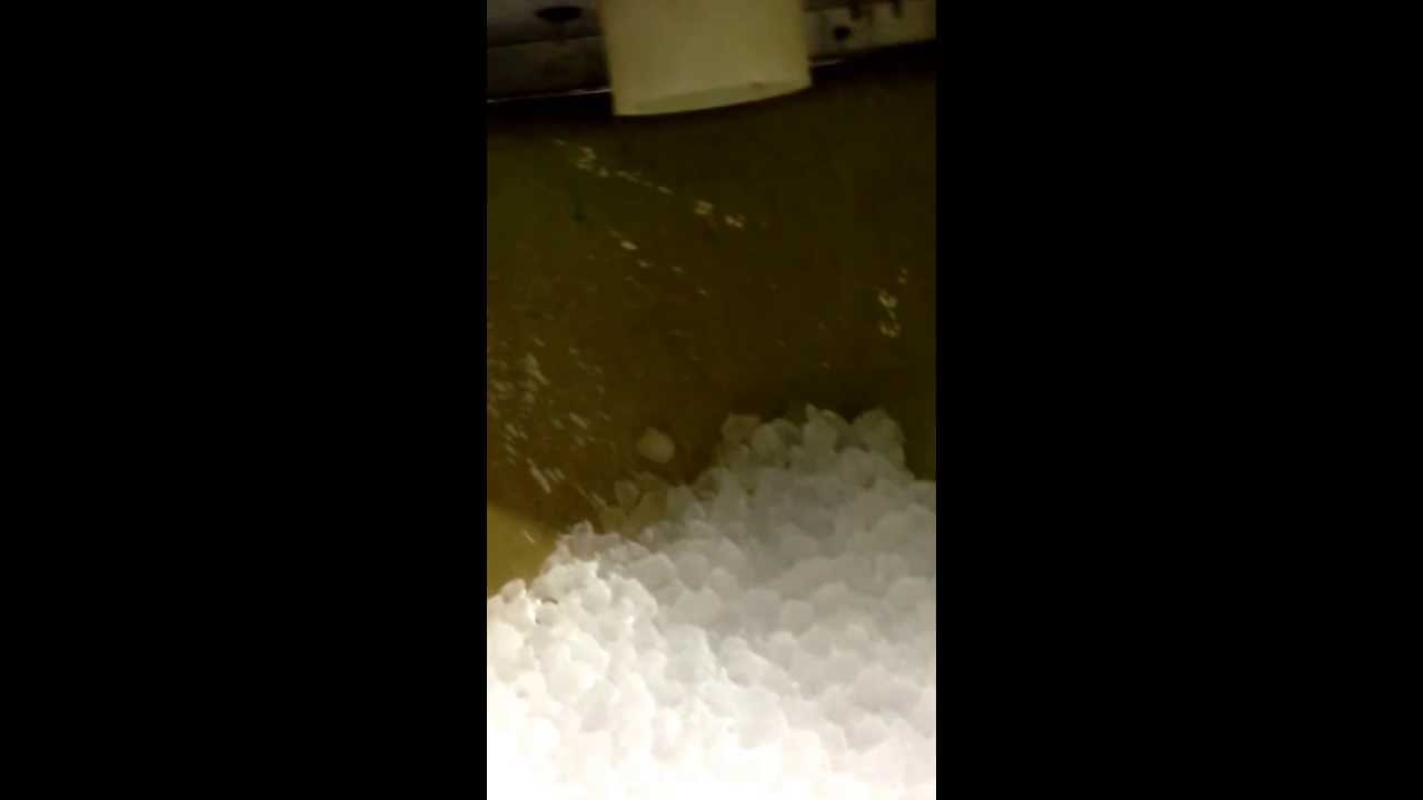 Cornelius WCC700 Chunklet Ice Machine - YouTube