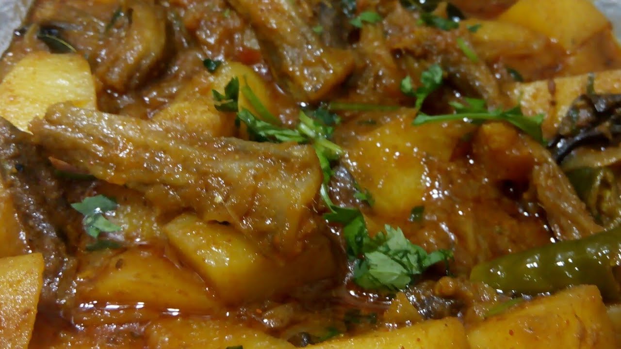 Suke bombil ka Lal Salan kokani recipe - YouTube