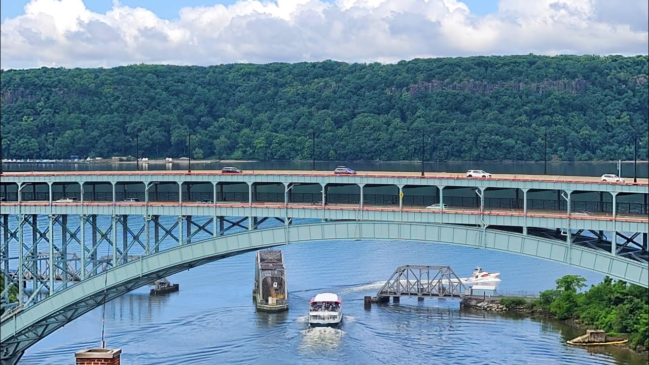 🚆Amtrak Train CAMERA🚆Hudson River & Harlem River in NYC with City ...