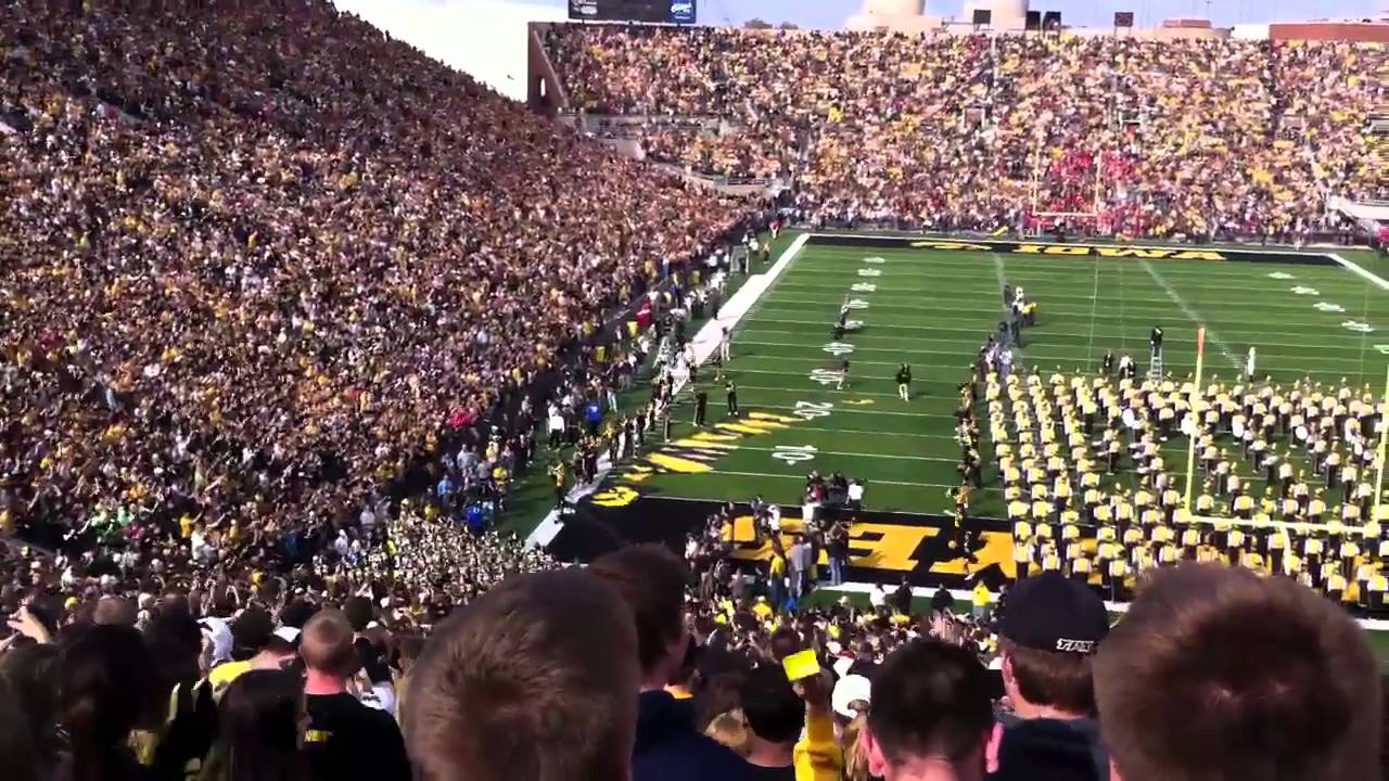 Iowa Hawkeyes Tunnel Walk - YouTube