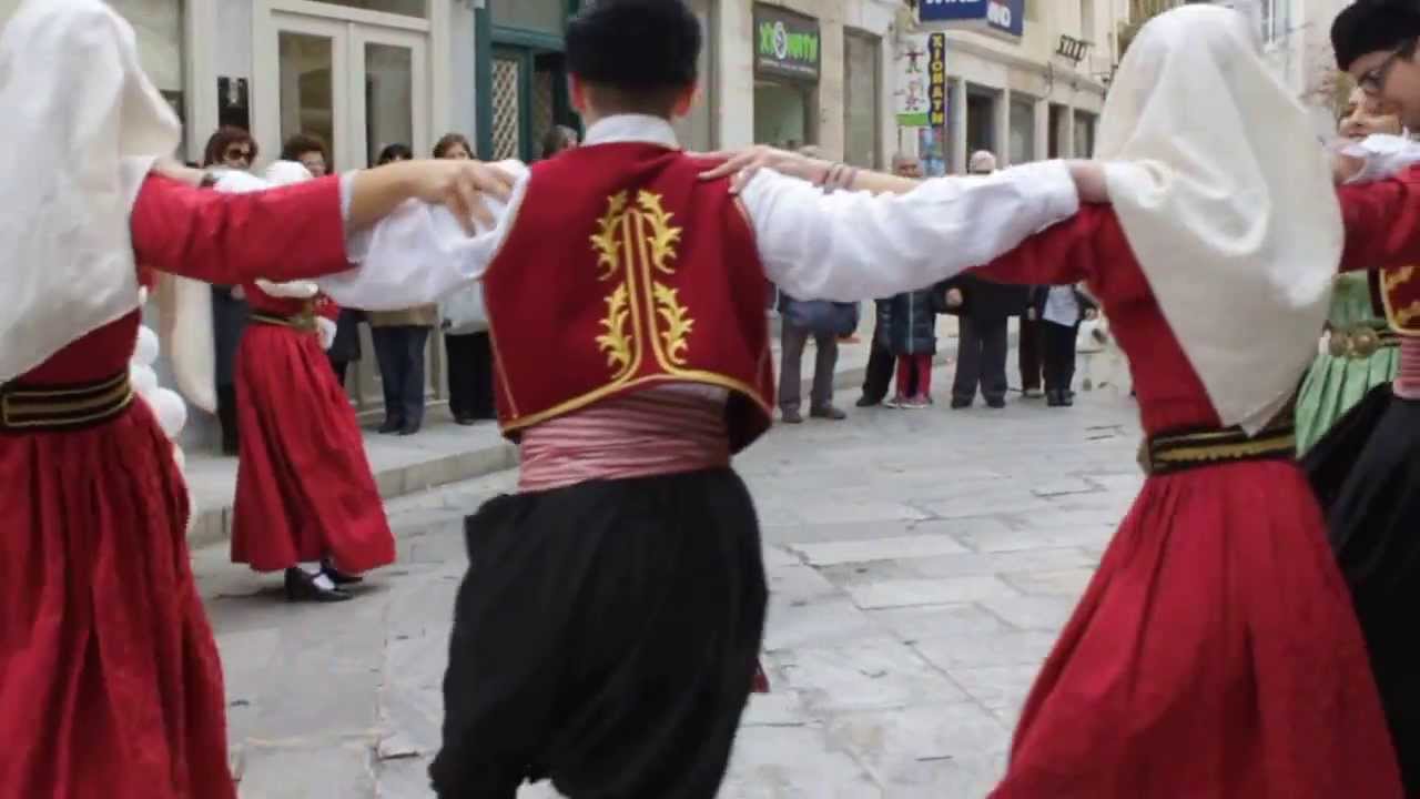 Χορός από το ΕΡΓΑΣΤΗΡΙ ΠΑΡΑΔΟΣΙΑΚΩΝ ΧΟΡΩΝ " η σοφια...της παραδοσης ...
