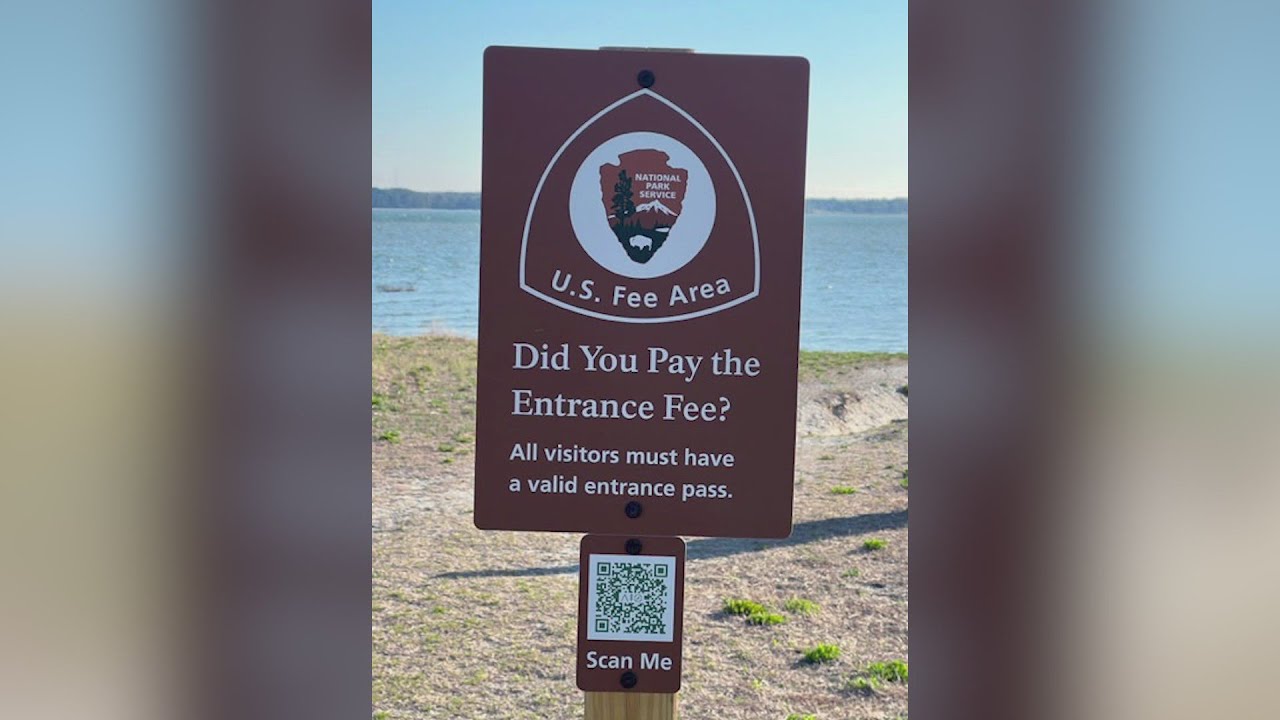 Colonial National Historical Park posts signs for entrance fees - YouTube