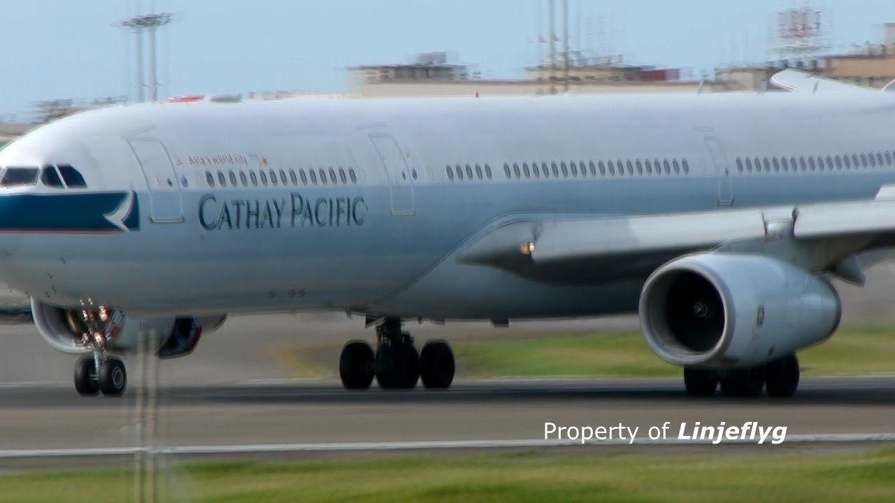 Deployment of single engine thrust reverser of CX A333 B-HLT - YouTube