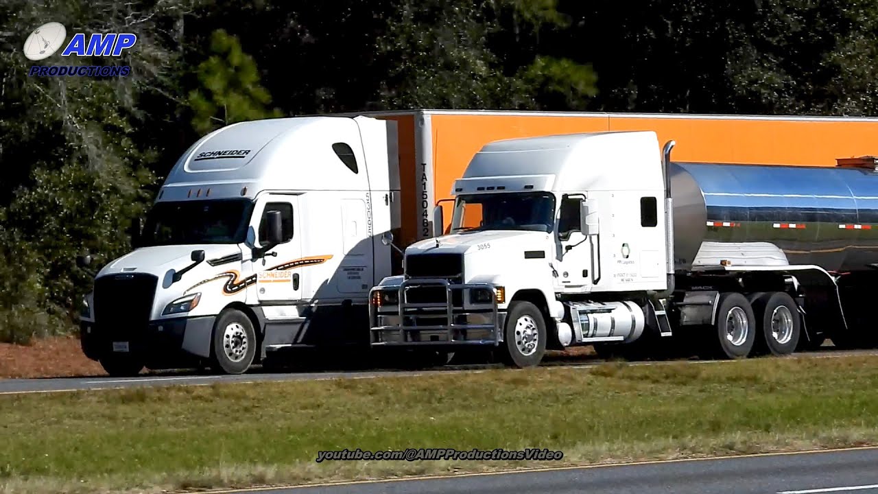 Truckspotting Schnider Freightliner vs Mack 12624 - YouTube