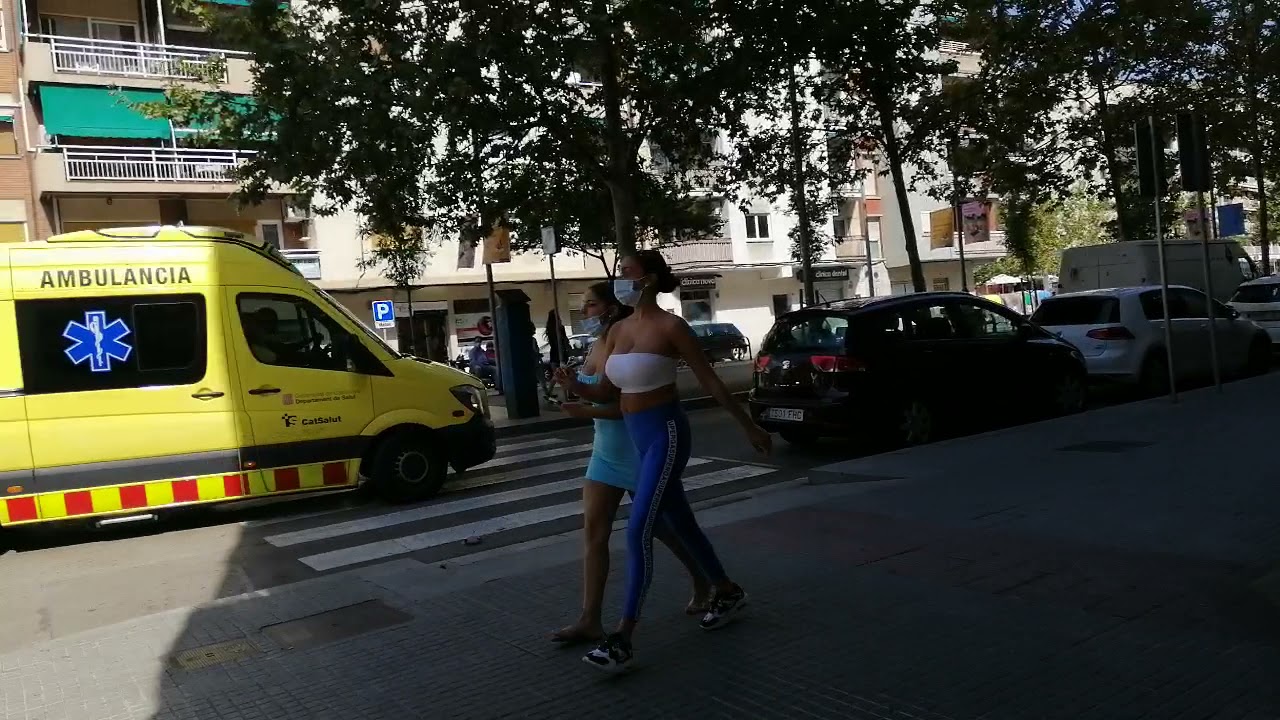 ambulancia 112 acudiendo a un servicio urgente - YouTube