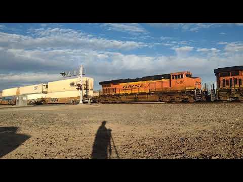 WB BNSF Z Train Feat Duo Rear DPUs At Hodge Ca! #bigbossrailfanner - YouTube