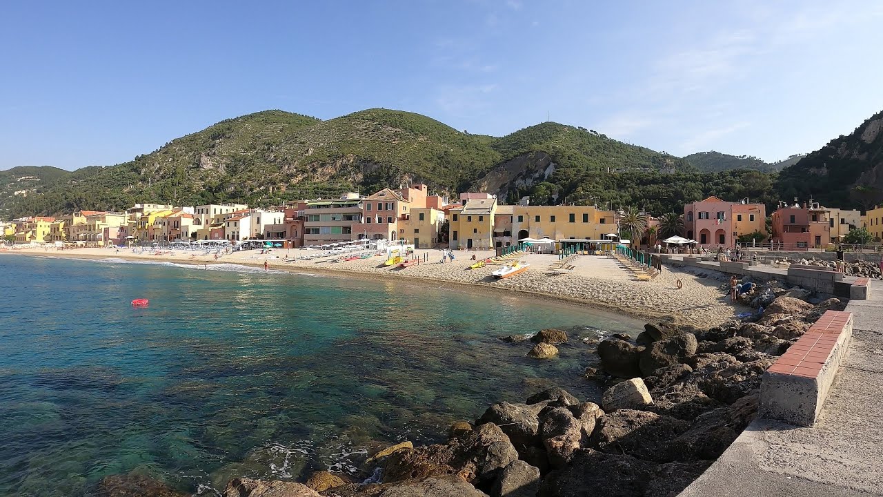 BAGNO ALL'ALBA A PUNTA CRENA DI VARIGOTTI - YouTube