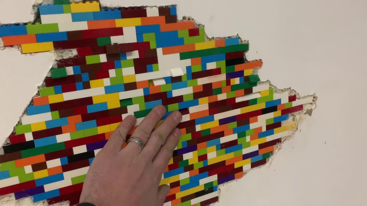 J'ENCASTRE DES LEGO DANS LE MUR DE MON SALON - YouTube