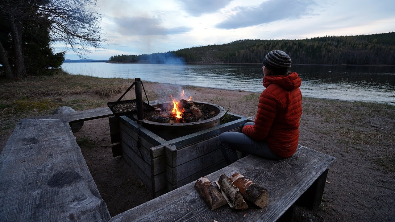 🔥 Real-Time Swedish Lakeside Campfire with Relaxing Nature Sounds 🔥 ...
