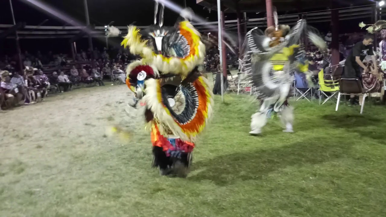 Men's Fancy Bustle @ Obaashiing Powwow 2019 (1) - YouTube