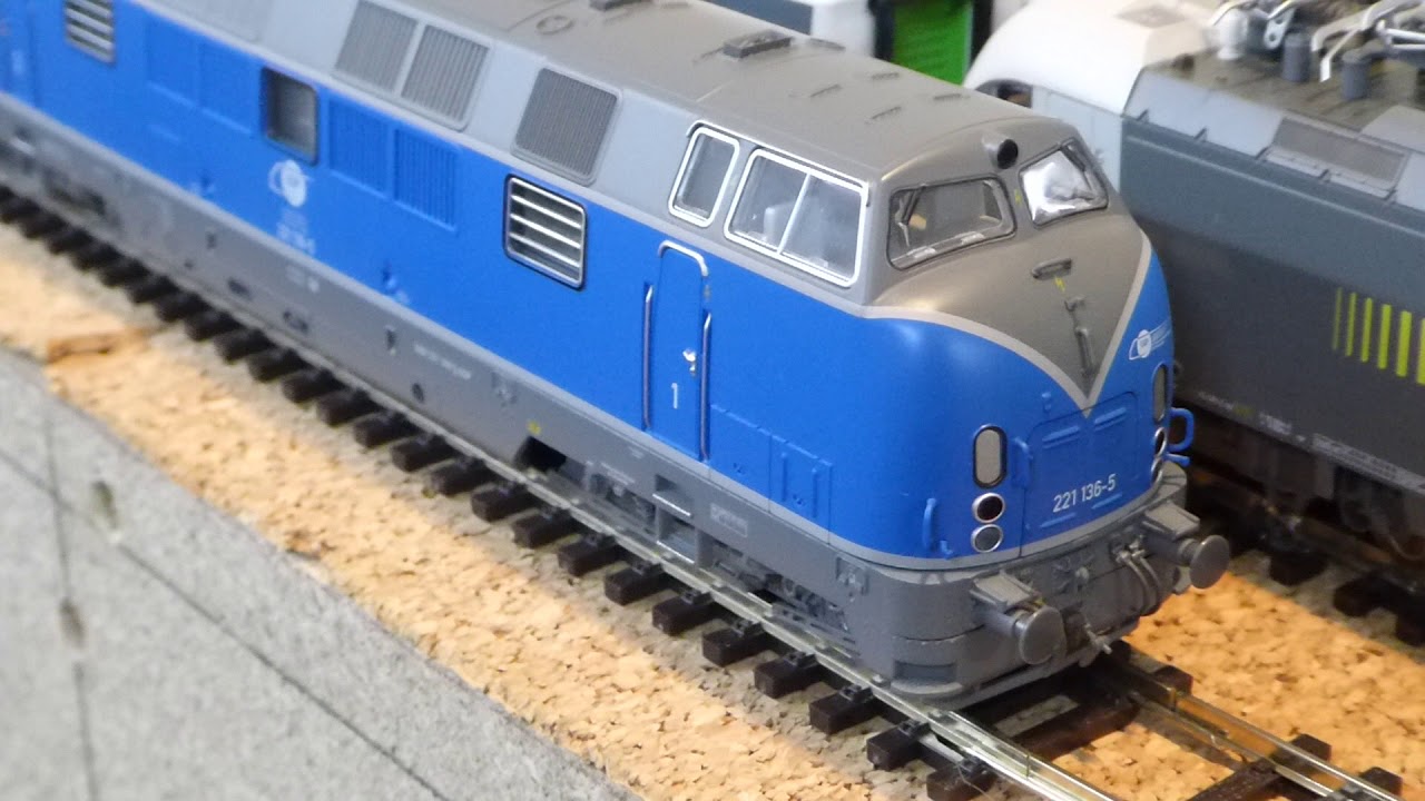 2/3 Details / Verarbeitung Piko 52612 BR 221 EGP - YouTube