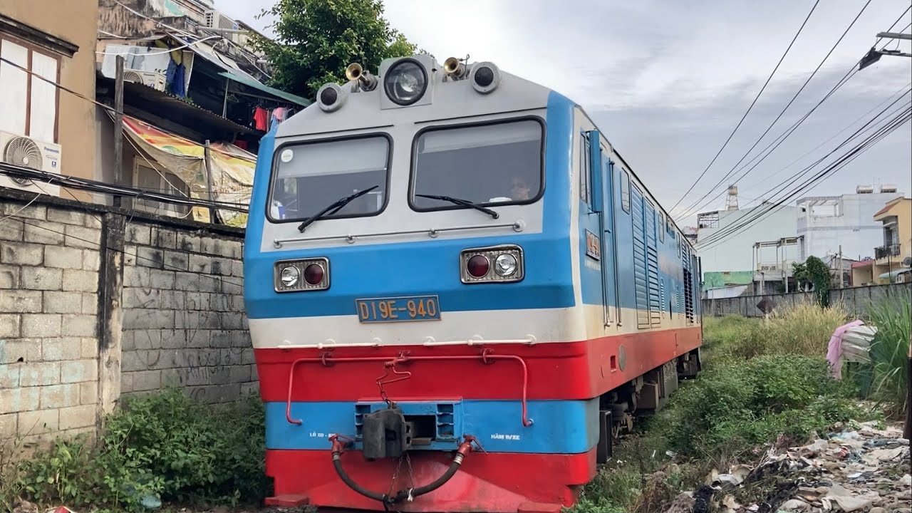 D19E-940 kéo tàu SE6 15:02 (8/12/2024) - YouTube