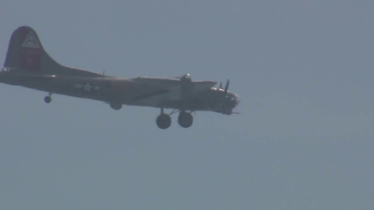 Collings Foundation B-17 Flying Fortress Nine-O-Nine landing at NASA ...