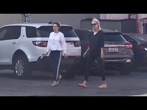 Kristen Stewart and Dylan Meyer at the nail salon - December 2, 2019 - 12.2.19