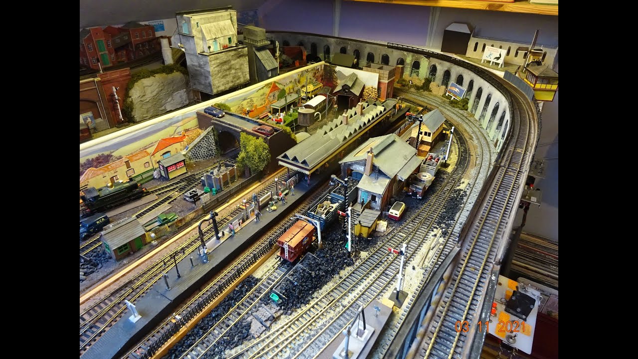 My friend Dennis built a model railway in his Attic loft - YouTube