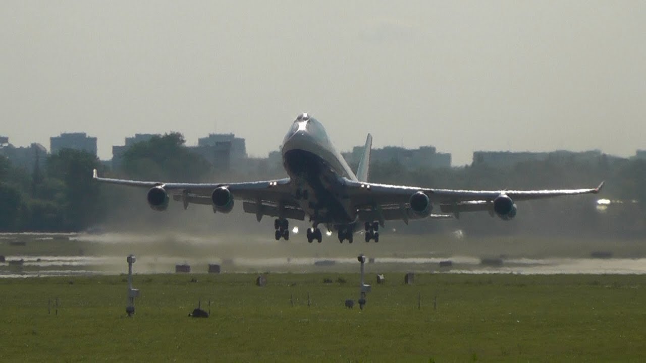 Transaero 747 takeoff from runway 29 after emergency landing at Warsaw ...