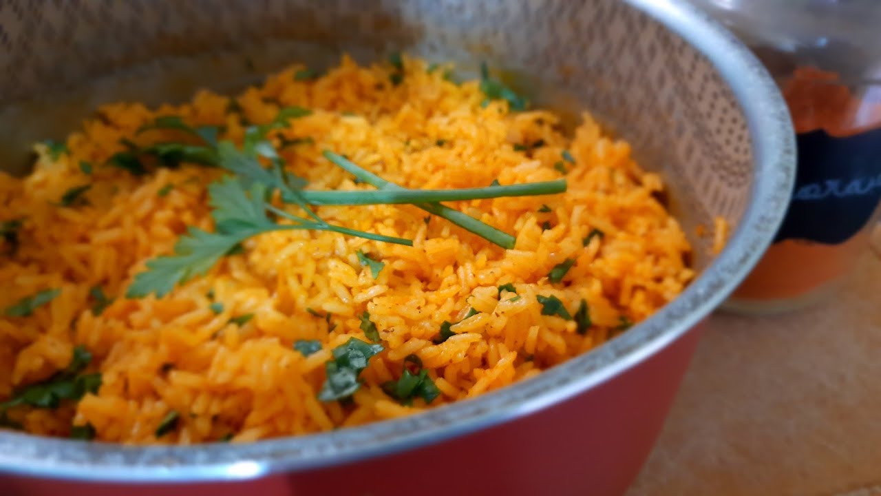 Arroz com colorau sabor da minha infância quando morava na roça com ...