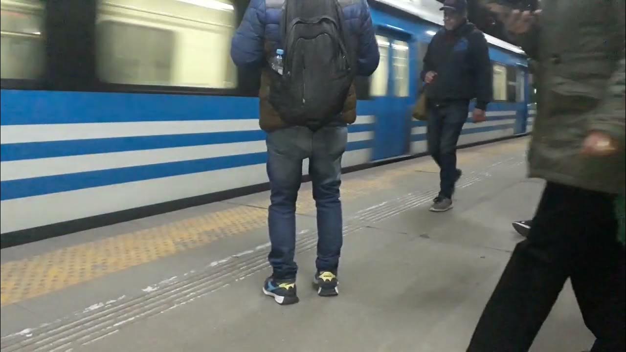 un csr zhuzhou en la estación de Adrogué - YouTube