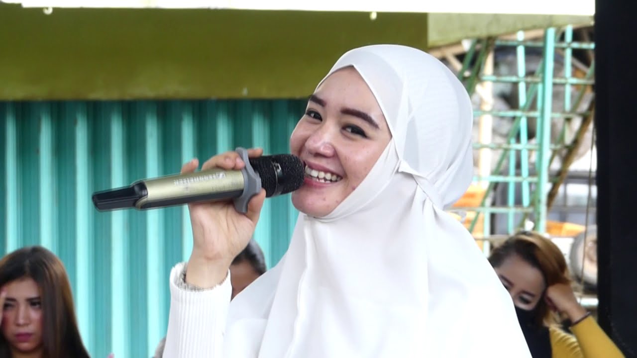Ustadzah cantik pinter nyanyi - YouTube