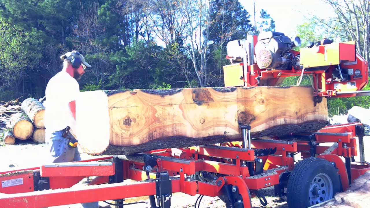 Millling up some monster pines on the WoodMizer LT35HD - YouTube