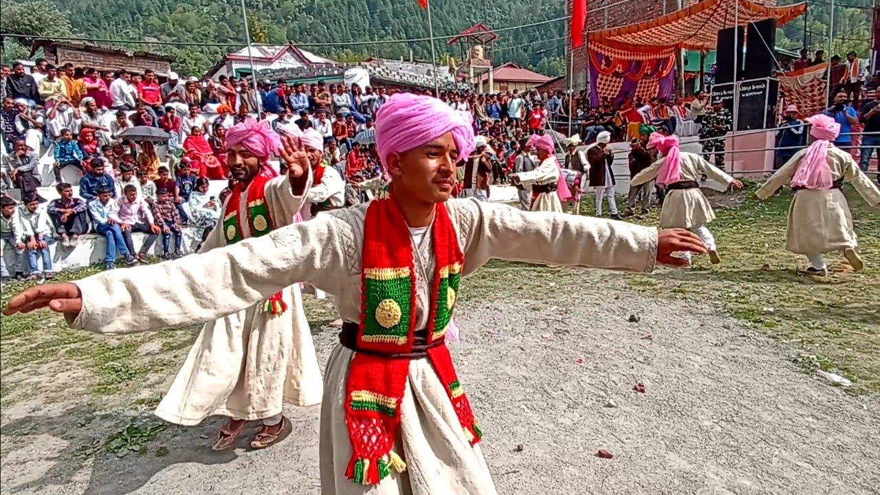 Live Performance by Famous pahadi Singer darmaiz sundho ơn baisakhi ...