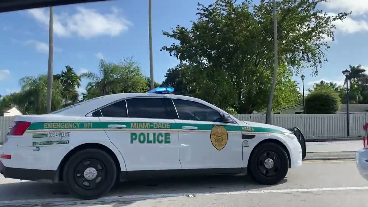 Quick clip of 2 Miami-Dade Police Cars responding - YouTube