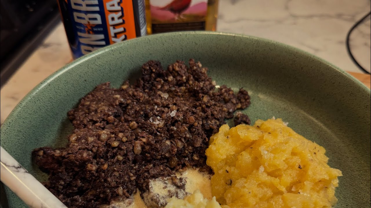 Burns night 🏴󠁧󠁢󠁳󠁣󠁴󠁿 haggis, neeps and tatties 💕 - YouTube