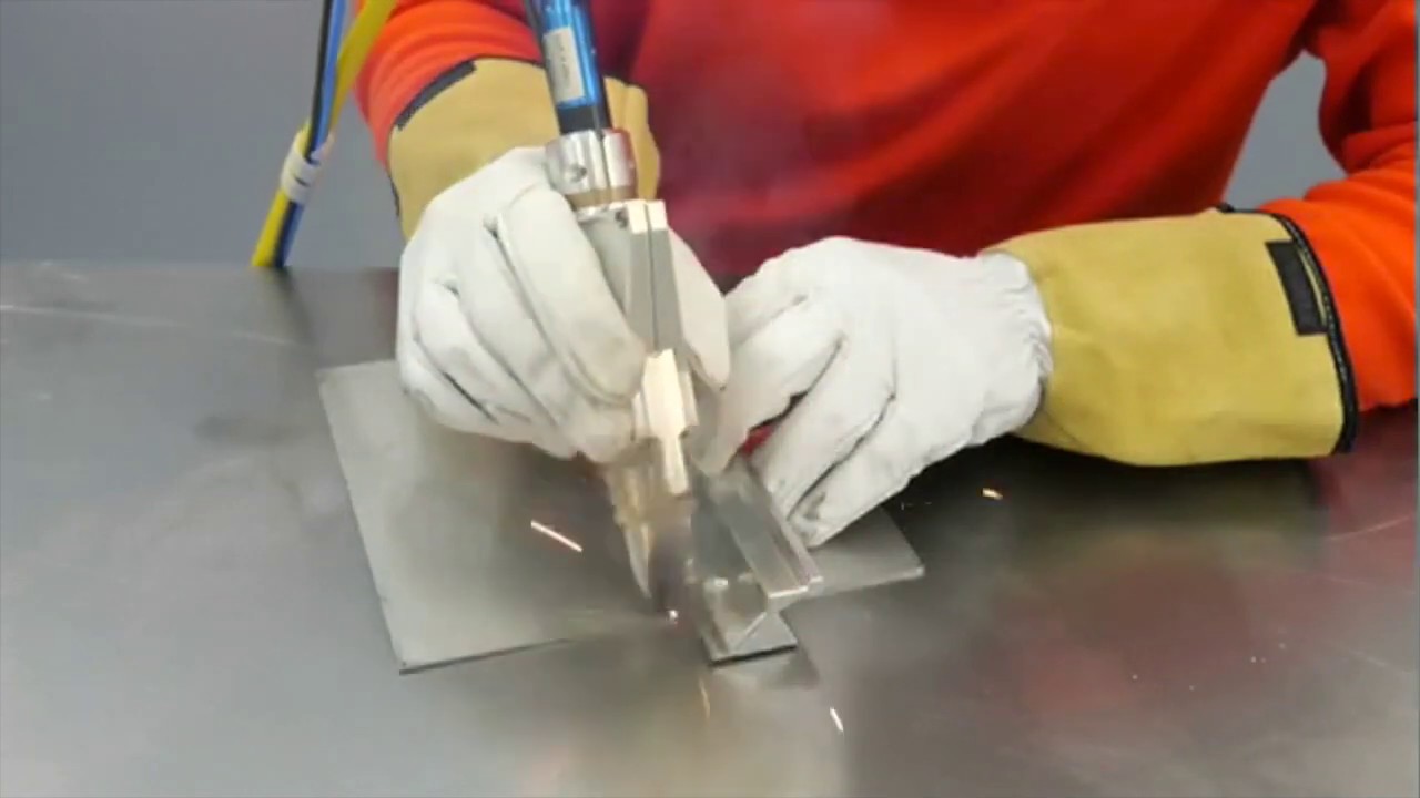 Handgeführtes Laserschweissen - I-Stoss - YouTube