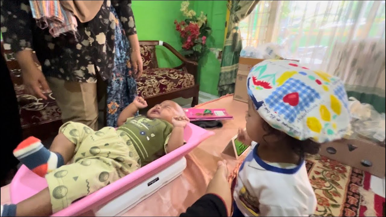 BOCIL SERAGAM SMP MAU IKUT DITIMBANG POSYANDU - YouTube