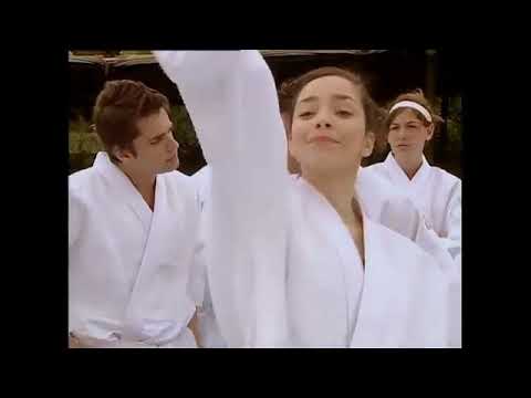 Acemi cadı. -  Ayşegül aikido yapıyor