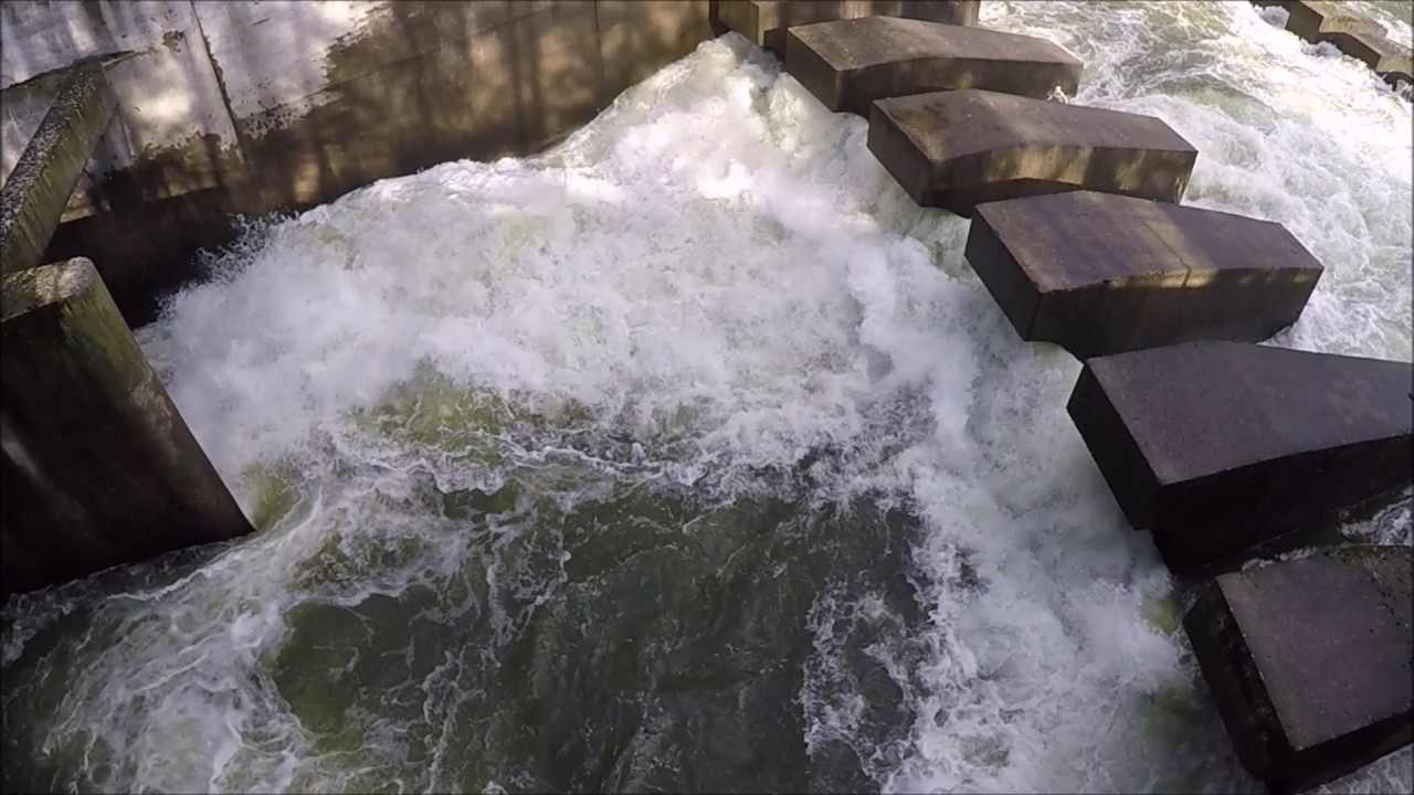 water slow motion - YouTube