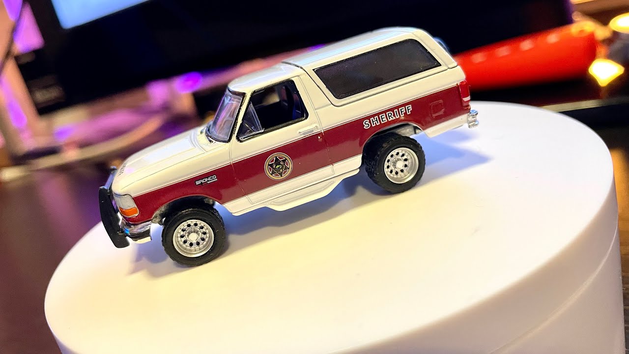 Greenlight 1994 Ford Bronco XLT Absaroka County Sheriff 1/64 - YouTube