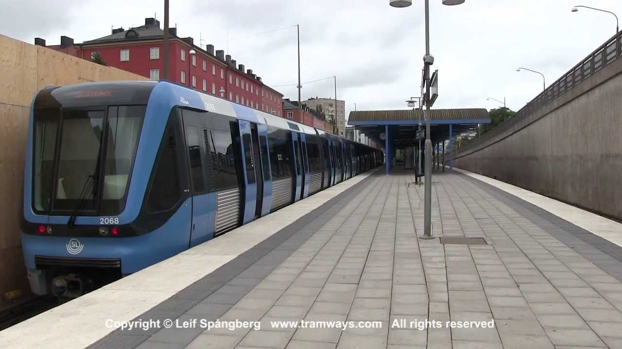 SL Tunnelbana tåg / Metro trains at Thorildsplan station, Stockholm ...