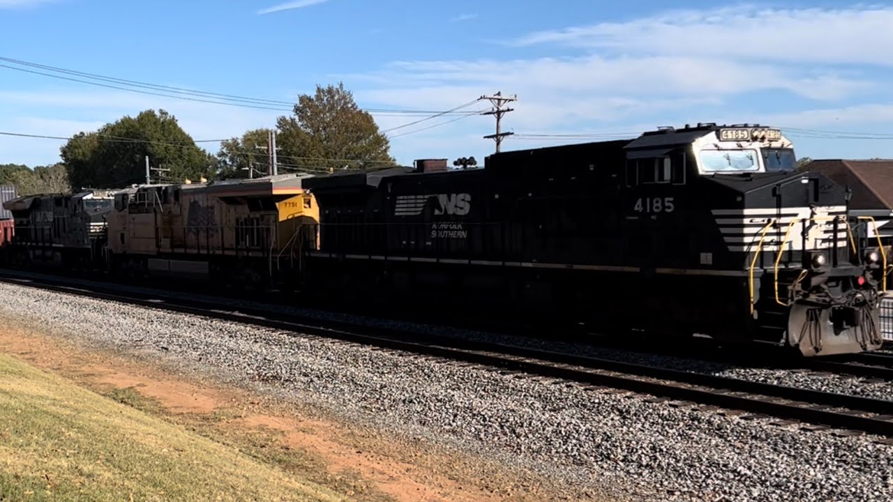 NS Leading Freight Train - YouTube