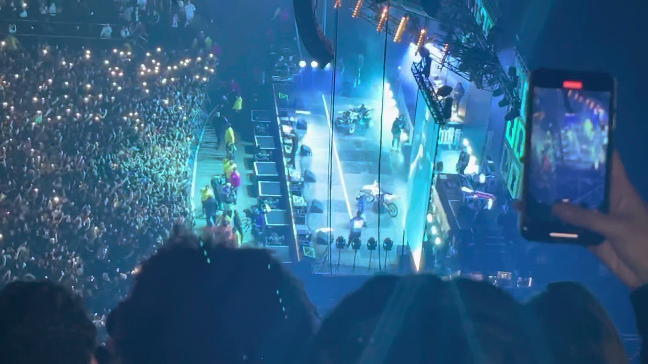 DBE TAKES 2021 O2 ARENA ️🤩🥰. - YouTube