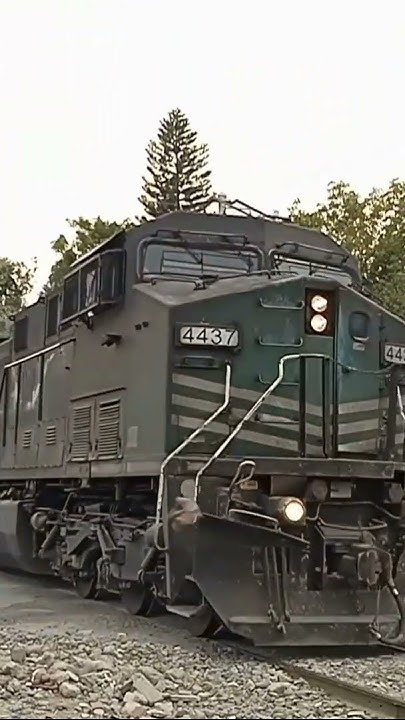 #ferrosur 4437 a toda velocidad pasando por el crucero de la S-13+674 #xalostoc - YouTube