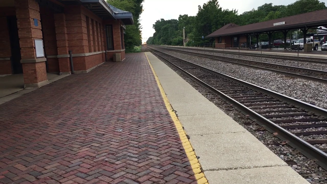 Inbound Metra 185 Express Passing Riverside IL - YouTube