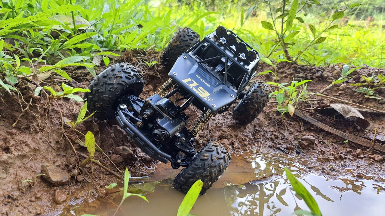 Metal Rock Crawler on mud track|slippery soil|does it have grip to take ...