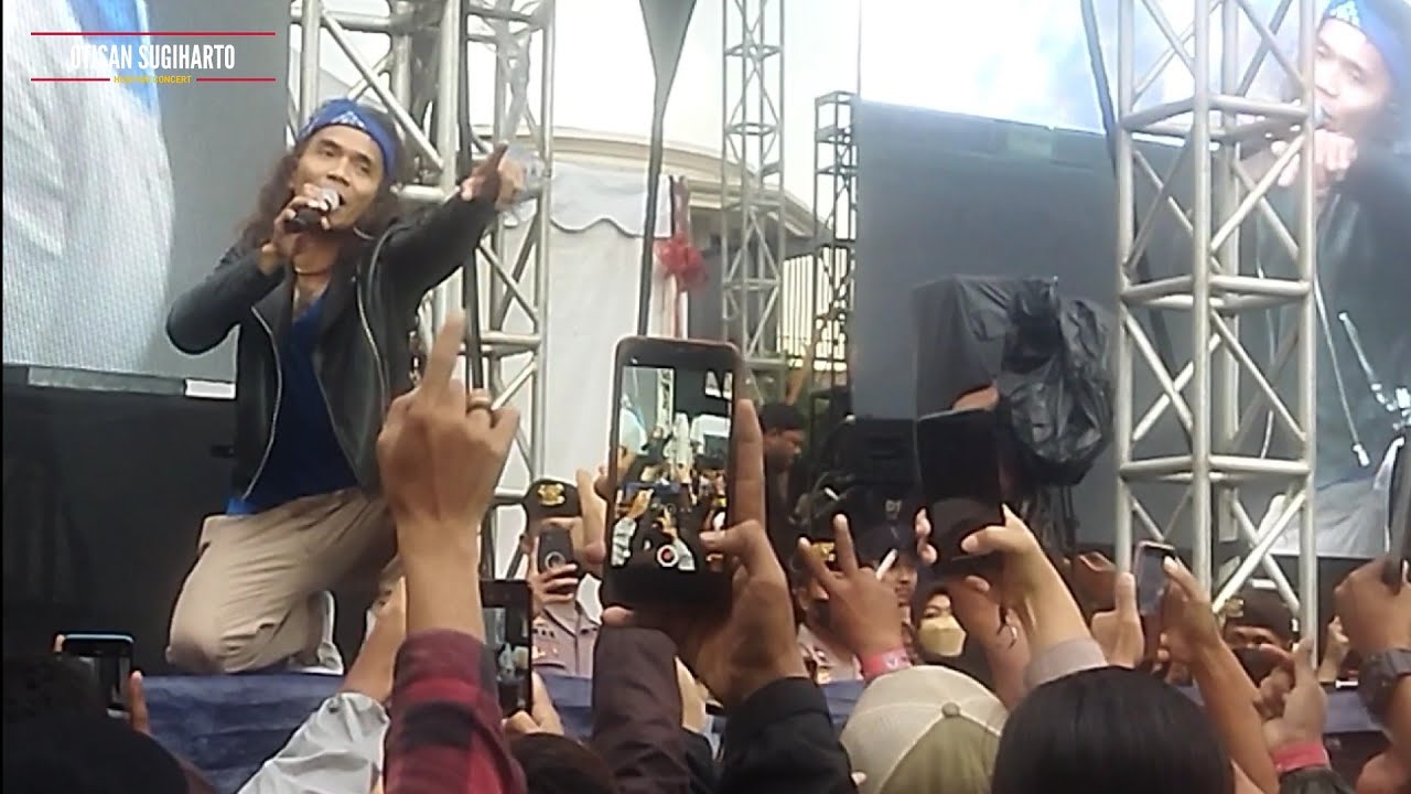 Slank - Mawar Merah Live At Tegal Festival - YouTube