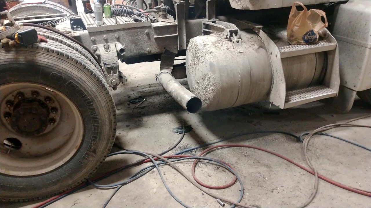 Peterbilt straight pipe - YouTube