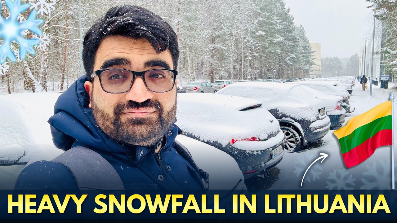 Heavy Snowfall in Lithuania 🇱🇹 | Walking in Vilnius in the Winter Snow ...