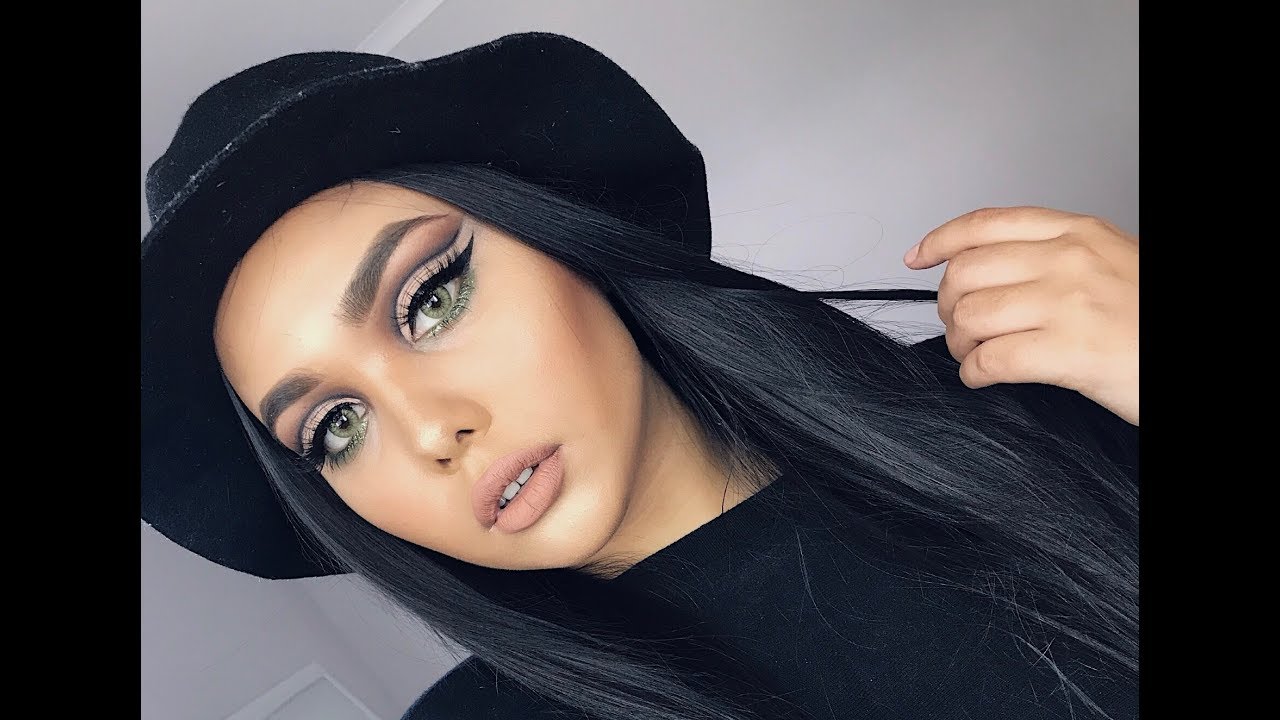 Intense Black Cut Crease Tutorial - YouTube