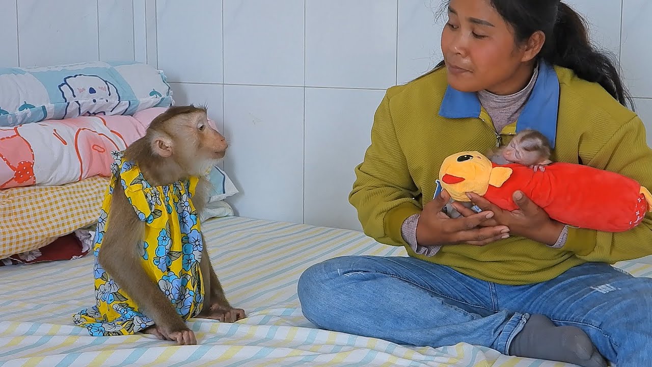 Mom Calling Adorable Luna Hug With Daughter Valen Together - YouTube