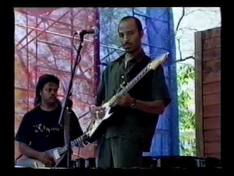Little Dave Thompson - Chicago Blues Festival (1994) - YouTube