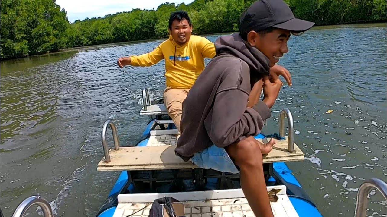 Perjalanan menuju spot menggunakan perahu, Katamaran - YouTube