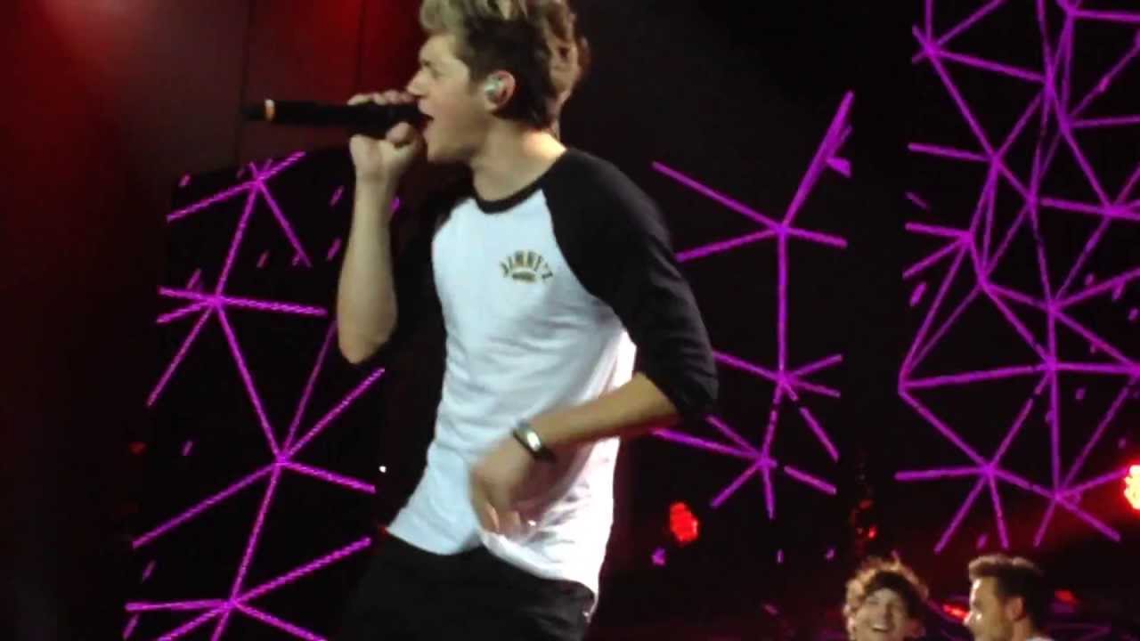 Kiss You - 1D - Front Row - Auckland, New Zealand 13/10/13 - YouTube