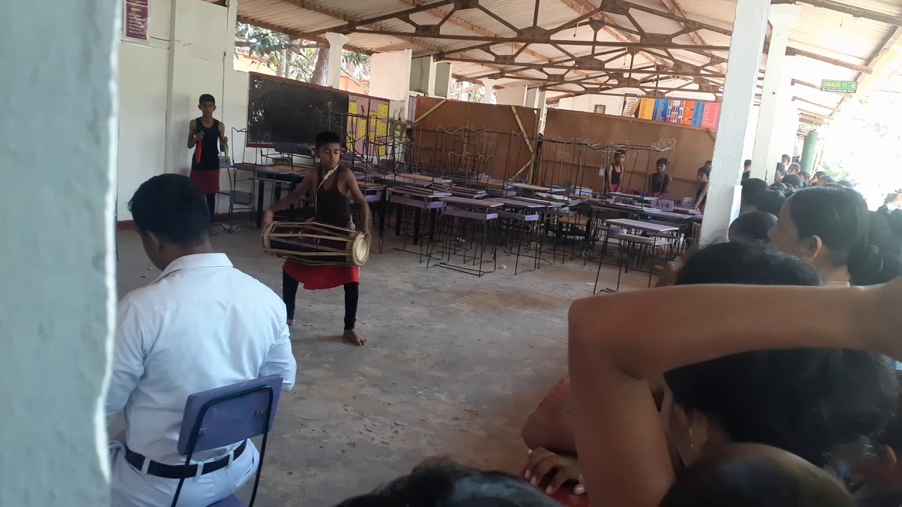 Magul bera wadanaya මගුල්බෙර වාදනය - YouTube