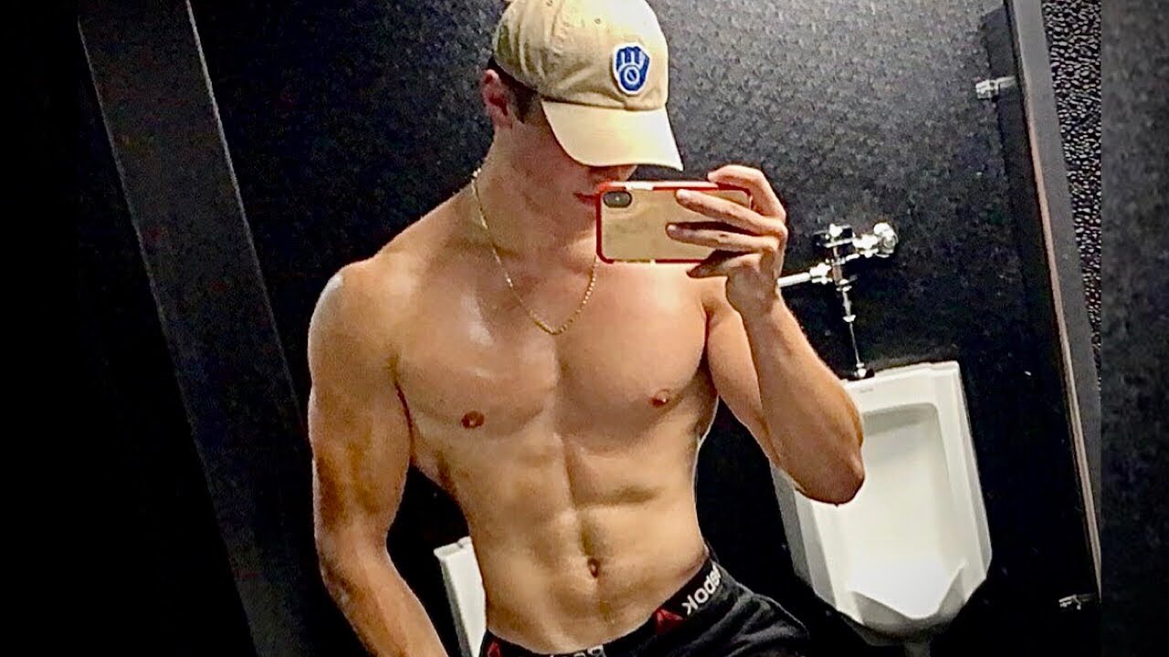 CALEB MOSZKIEWICZ || 19 Y/O bodybuilder || workout and plus posing ...