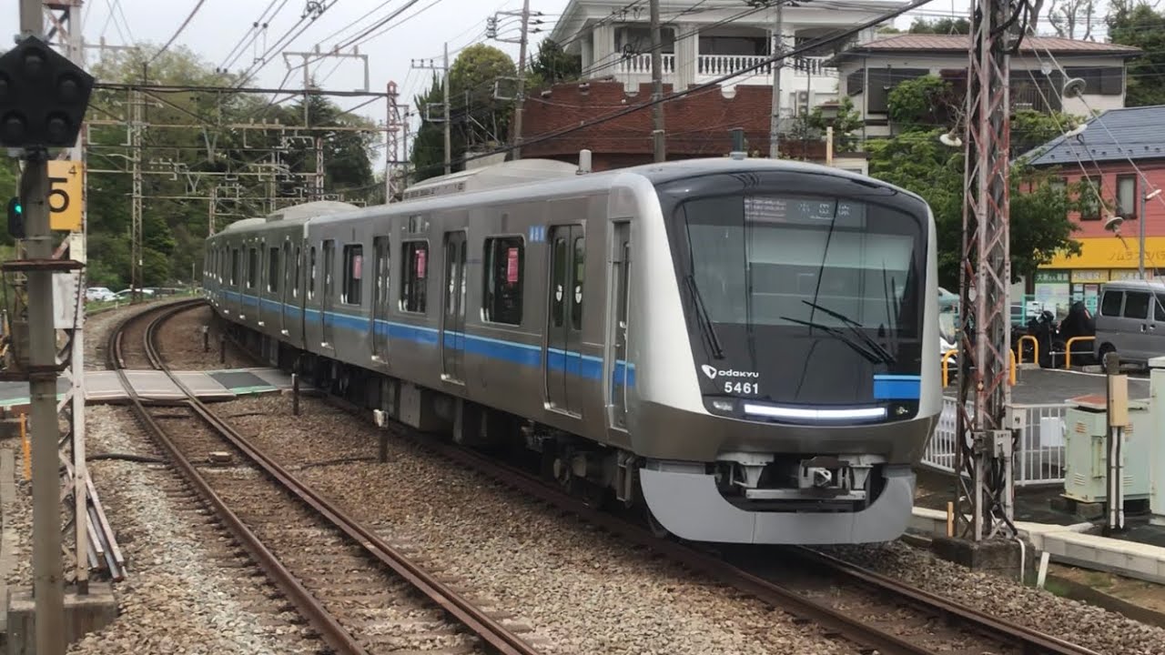 小田急 5000形 5061F 快速急行 小田原行き 玉川学園前駅 通過 - YouTube